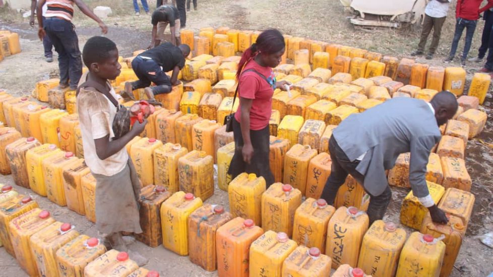 Lutuku, l'alcool artisanal criminalisé en RDC - Congo Durable